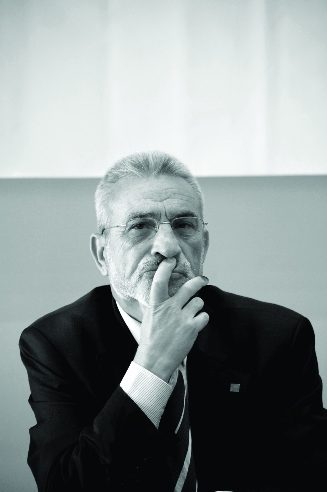 İsmet Özel'in İnsanı Şaşkınlığa Gark Eden 9 Etkileyici Şiiri ...