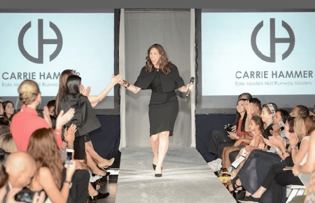 Defilesinde "Podyum Modelleri Değil Rol Modelleri" Kullanan Tasarımcı ...