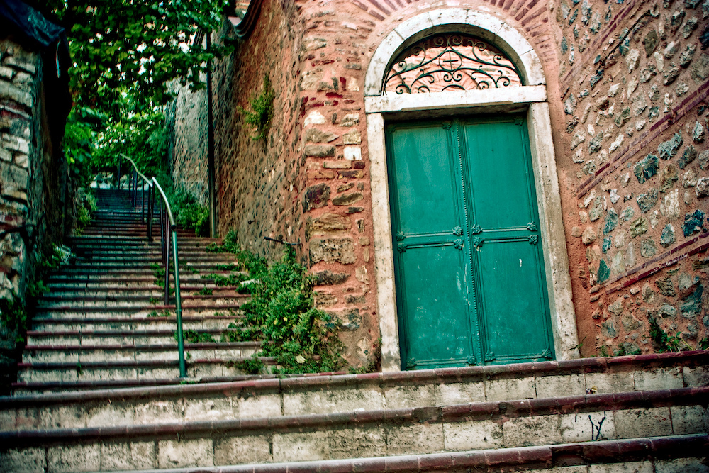 Bir Yandan Kafa Dinlerken Bir Yandan da İnsanları İzleyebileceğin 9 ...