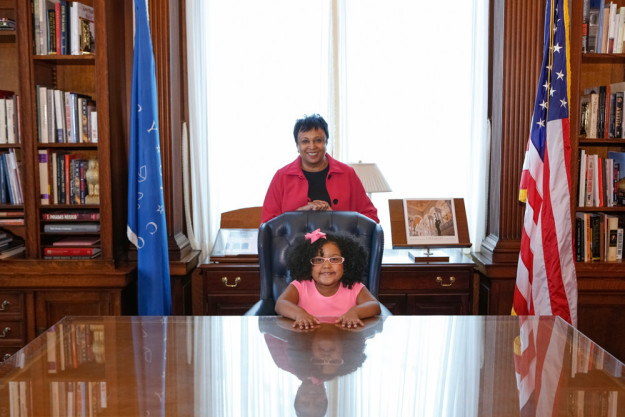 Bugüne Kadar 1000'den Fazla Kitap Okuyan 4 Yaşındaki Daliyah'ın ...