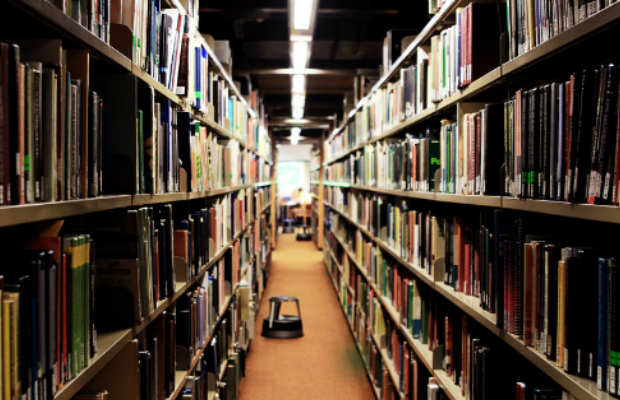 Kütüphanedeki 2361 Kitabın Atılmasını Önleyen Bir Kahraman: Chuck ...