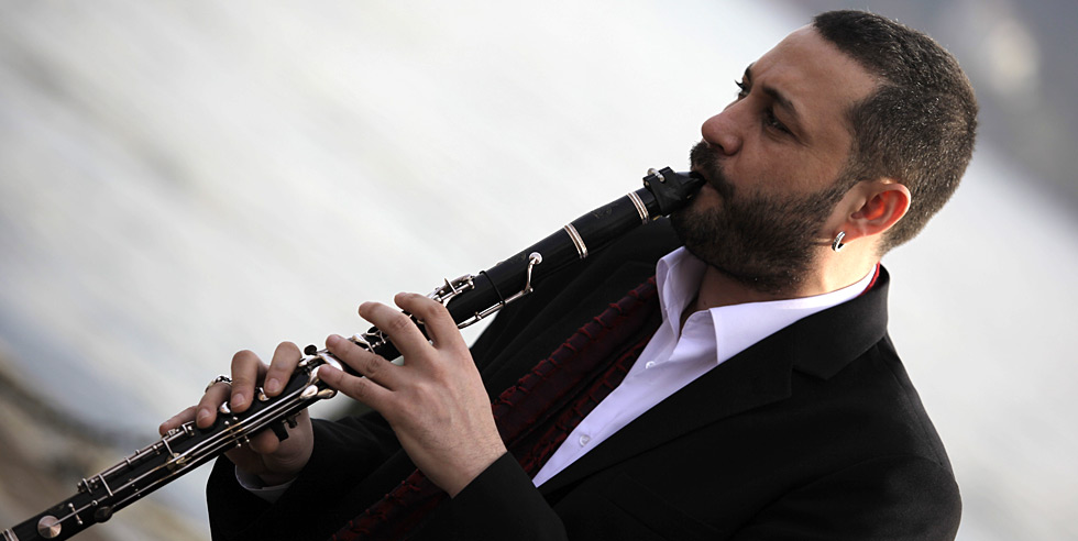 Çaldığı Enstrümanlarla Özdeşleşen Müzik Dünyasının 20 Başarılı İsmi ...