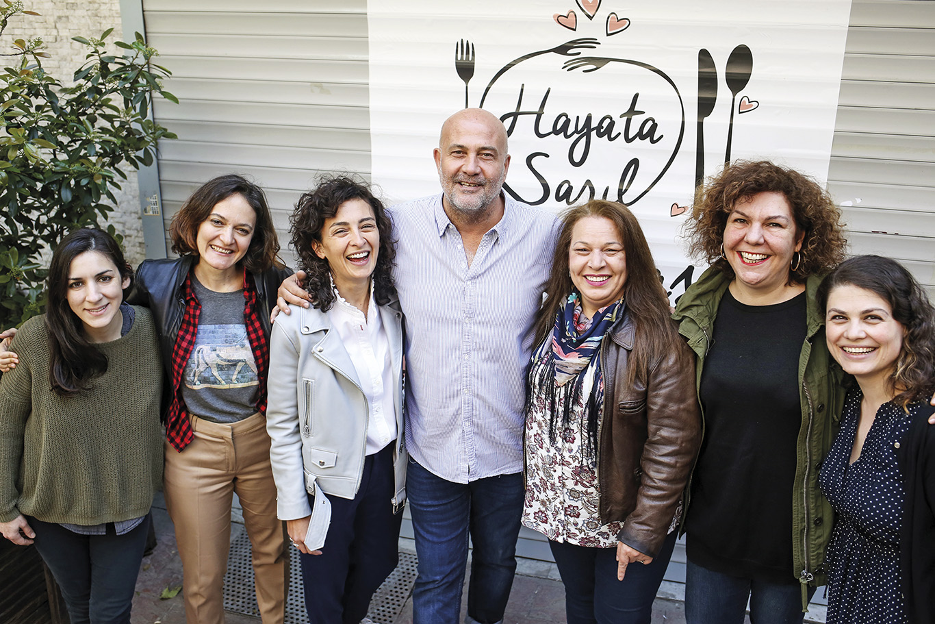 Evsizlere Ücretsiz Yemek İmkanı Tanıyan Muhteşem Proje; Hayata Sarıl ...