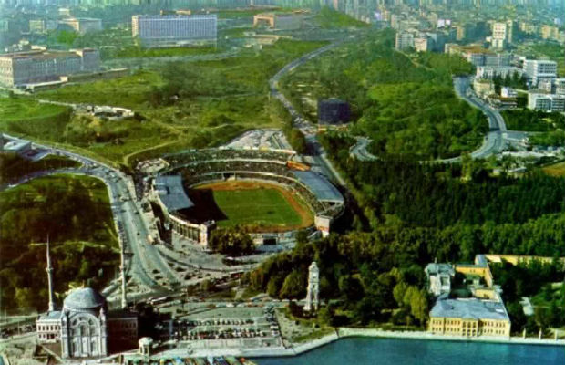 Büyükşehir Tarafından Maçka Parkı’nda Ağaçların Sökülmesi Sosyal ...