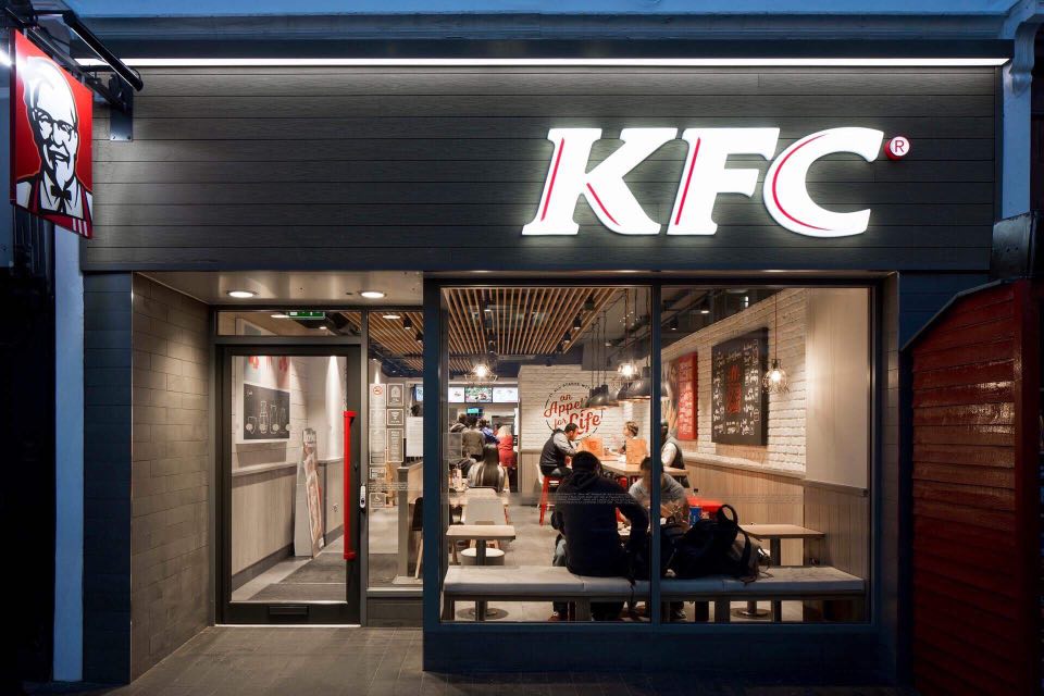 Basit ve Zekice Bir Yöntemle KFC'de Bir Yıl Boyunca Bedava Yemek Yemeyi ...