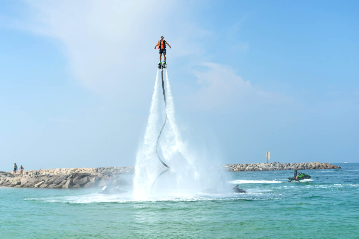 Yazın En Heyecanlı Aktivitesi: 4 Maddede Flyboard Nedir? Nerede Yapılır?