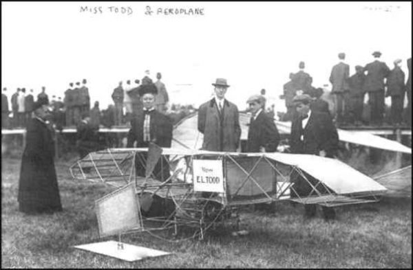 Dünyanın İlk Kadın Uçak Tasarımcısı Emma Lilian Todd