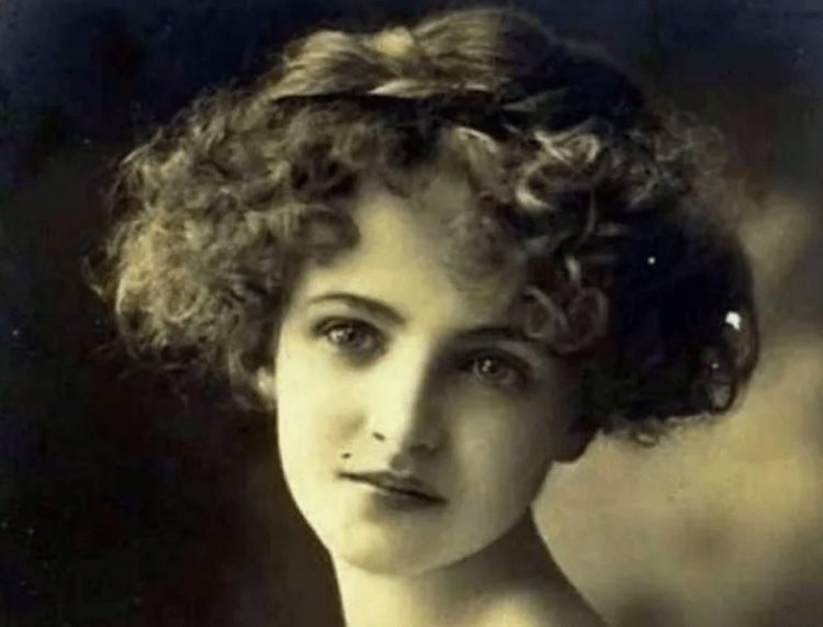 Ailesi Tarafından 25 Yıl Boyunca Bir Odaya Hapsedilen Blanche Monnier