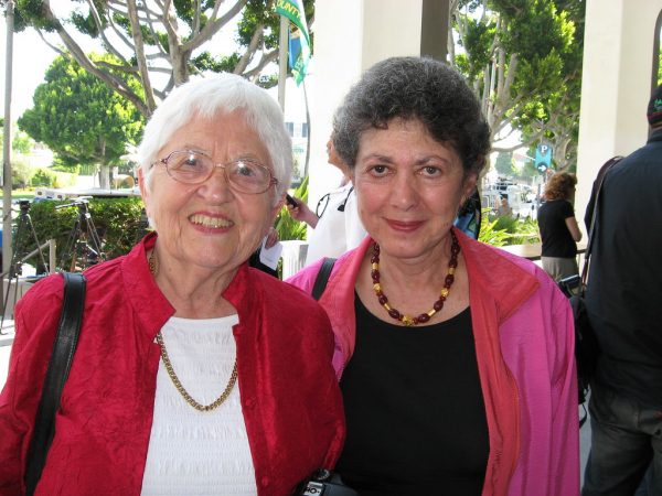 Aile Olabilmek İçin Sevgilisini Evlat Edinen Phyllis Irwin