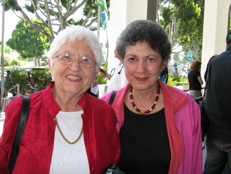 Aile Olabilmek İçin Sevgilisini Evlat Edinen Phyllis Irwin