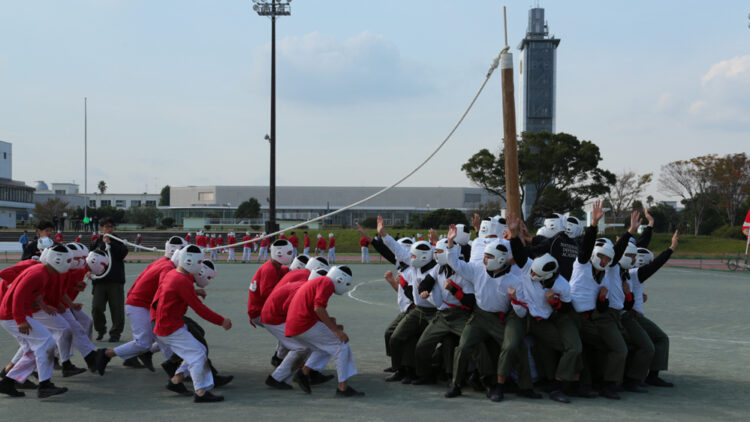 150 Kişilik Ekipler, Saldırganlık ve Kaos: Japonların Garip Sporu Bo-Taoshi