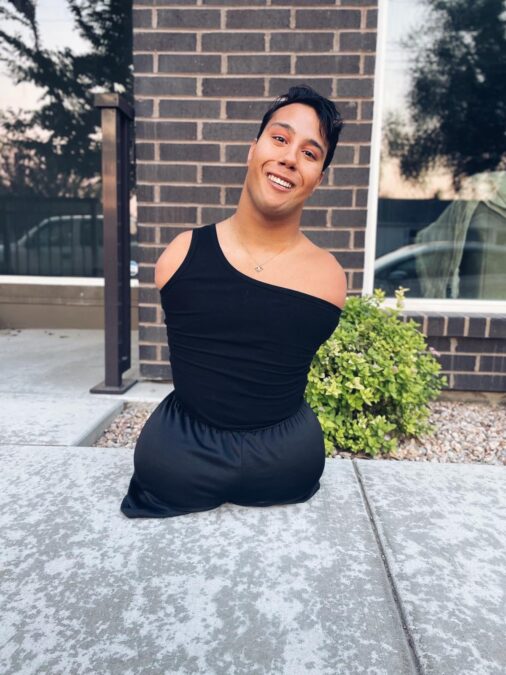 Gabe Adams Wheatley: Uzuvları Olmadan Dünyaya Gelen Makyaj Sanatçısı