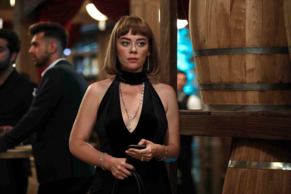 Türk Kadın Oyuncular: En Başarılı Türk Aktrisler | ListeList.com