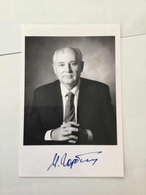 Mihail Gorbaçov Kimdir? Neden Sovyetler Birliği’nin Dağılmasından ...