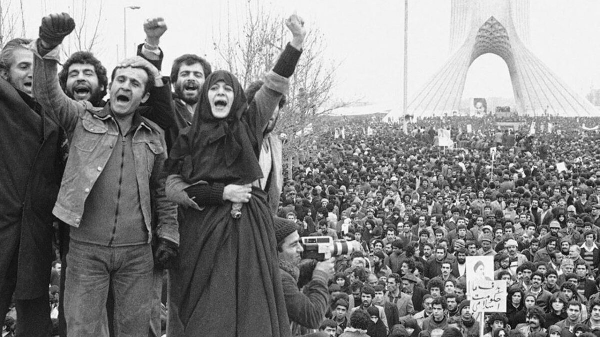 İran İslam Devrimi'nden Önce Kadınlar Hayatlarını Nasıl Yaşıyordu?