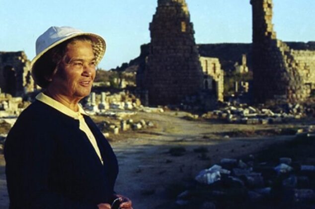 Türkiye'nin İlk Kadın Arkeoloğu: Jale İnan | ListeList.com