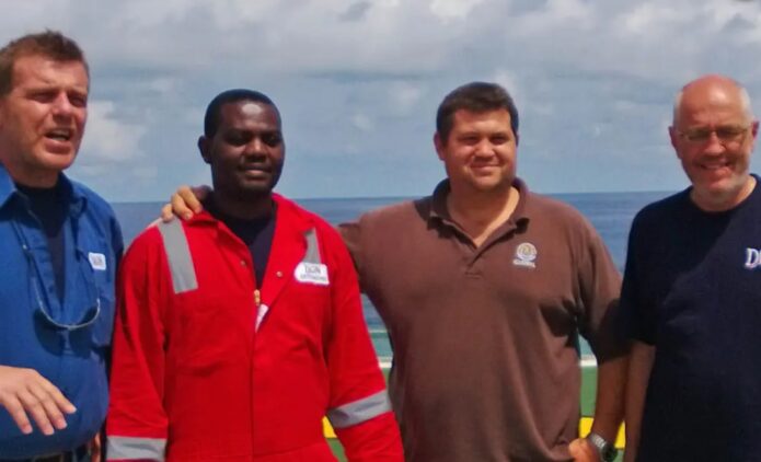 Gemi Kazasından Sonra Denizin Altında 3 Gün Hayatta Kalmayı Başaran ...