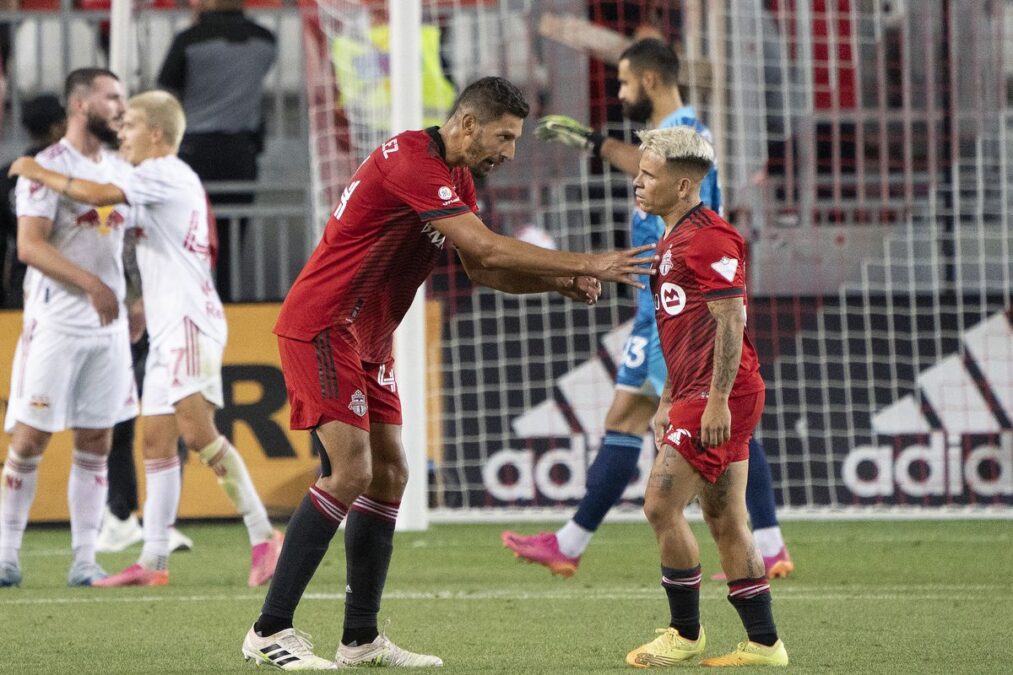 Tarihteki En Uzun Boylu 17 Futbolcu | ListeList.com