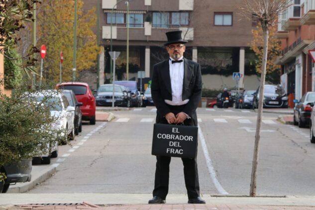 İspanya'nın Fraklı Tahsildarları: El Cobrador Del Frac