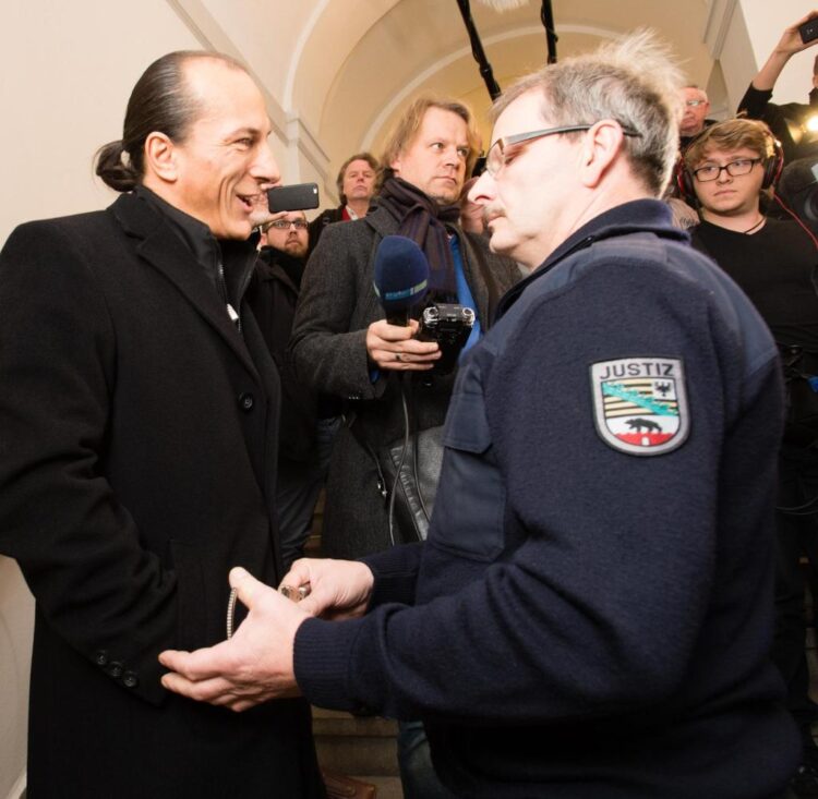 Almanya'da Kendisini Kral İlan Eden İlginç Bir Adam: Peter Fitzek