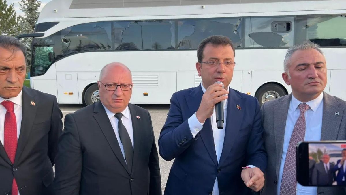 İmamoğlu’nun Erzurum Mitinginde Taşlı Saldırı Yaşandı İmamoğlu’nun Erzurum Mitinginde Taşlı Saldırı Yaşandı