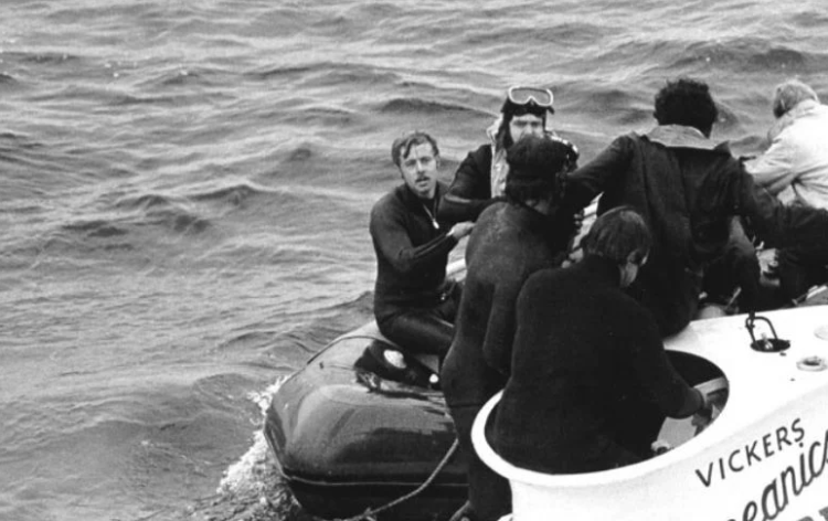 Roger Mallinson Ve Roger Chapman: Okyanus Dibinde Mahsur Kalan Denizciler