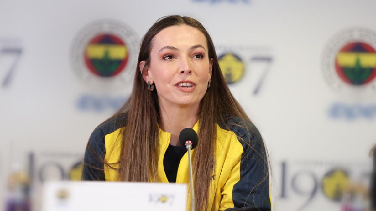 Eda Erdem Kimdir, Kaç Yaşında, Hangi Takımda Oynuyor? | ListeList.com