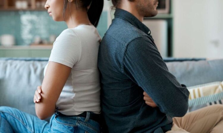 Fexting Nedir, İlişkiye Zararları Nelerdir? | ListeList.com