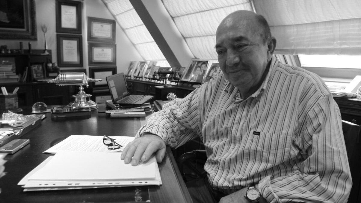 Türk Sinemasının En Üretken İsimlerinden Biri Olan Bay Sinema Lakaplı ...