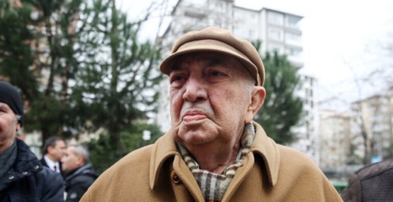 Türk Sinemasının En Üretken İsimlerinden Biri Olan Bay Sinema Lakaplı ...