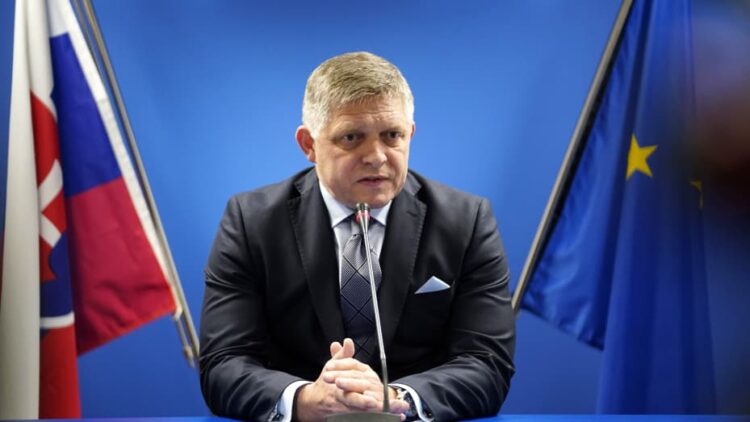 Slovakya Başbakanı Robert Fico Silahlı Saldırıya Uğradı