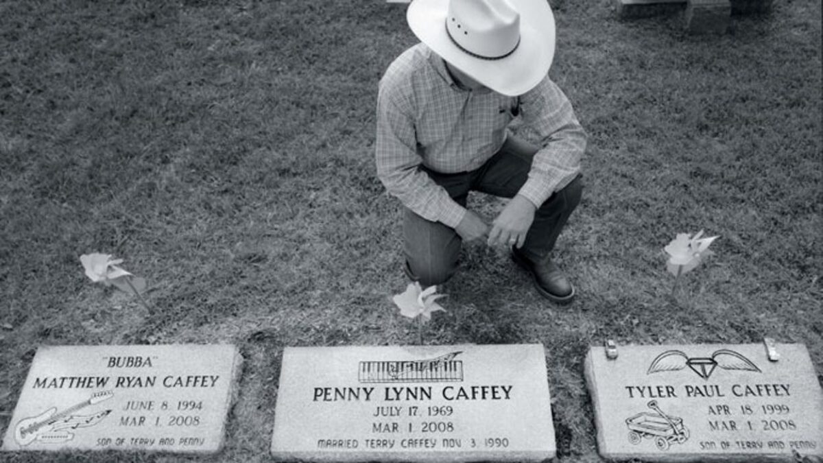 Sevgilisiyle Görüşmesine İzin Vermedikleri İçin Kendi Ailesinin Ölüm ...