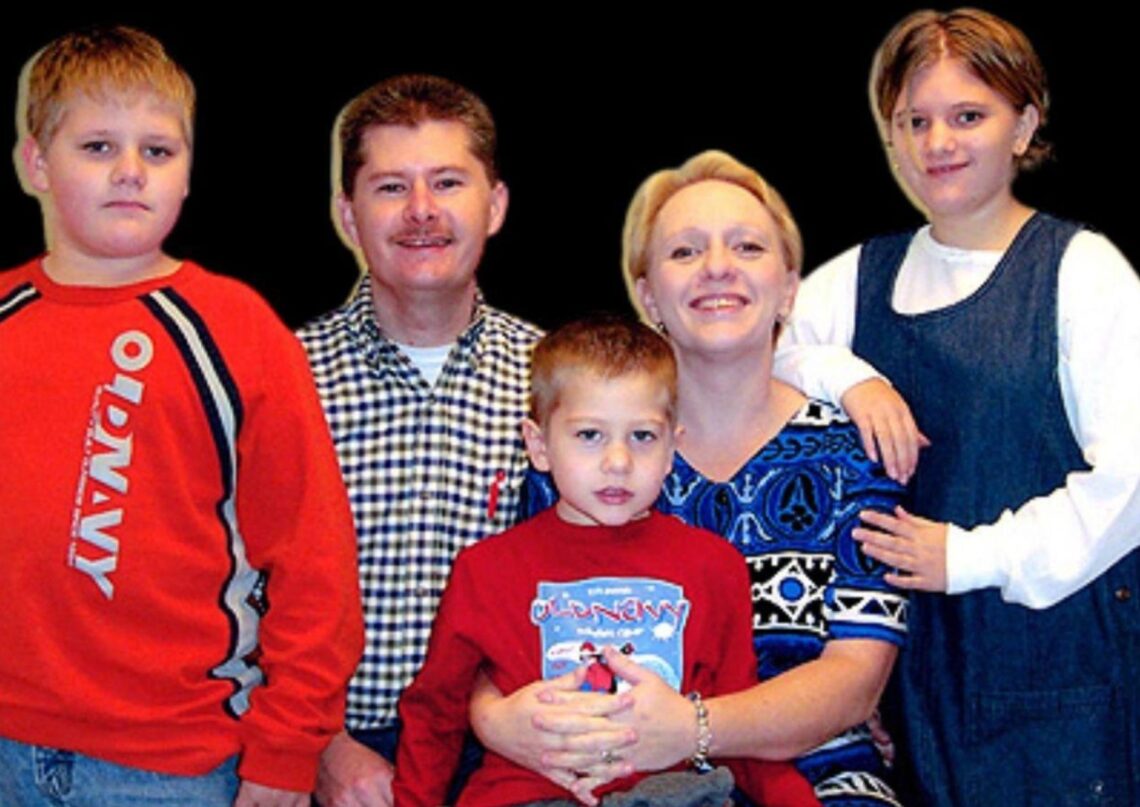 Sevgilisiyle Görüşmesine İzin Vermedikleri İçin Kendi Ailesinin Ölüm ...