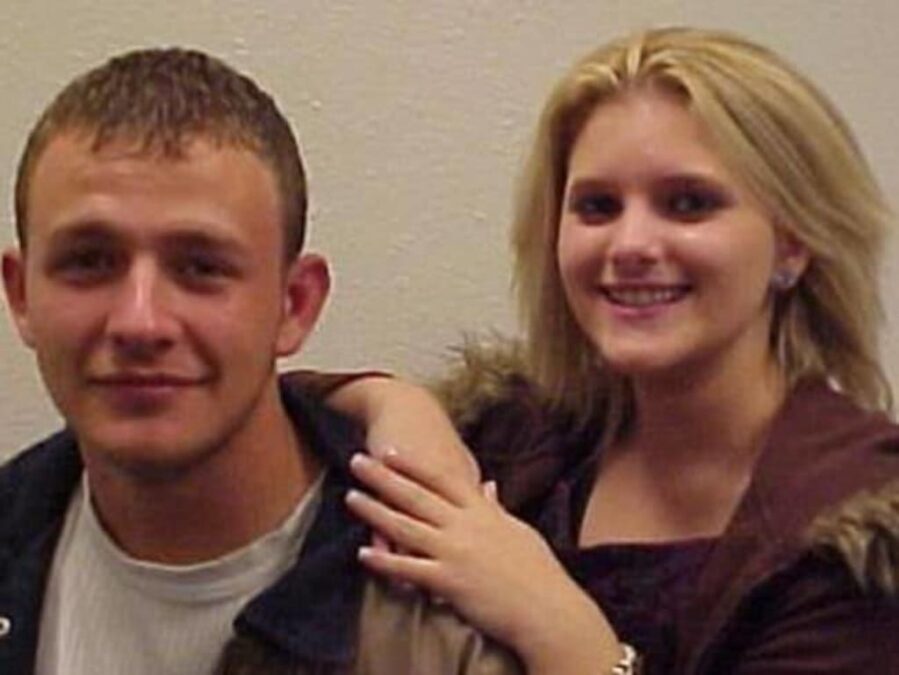 Sevgilisiyle Görüşmesine İzin Vermedikleri İçin Kendi Ailesinin Ölüm ...