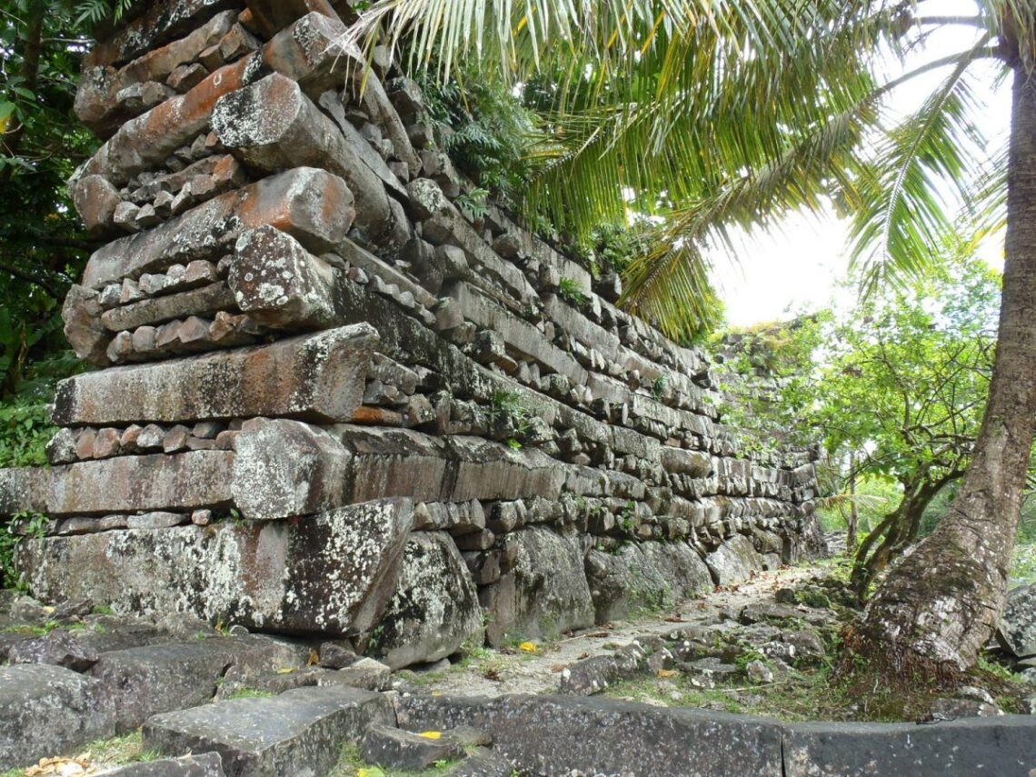 Nan Madol: Mercan Resifi Üzerine İnşa Edilmiş Antik Mikronezya Şehri
